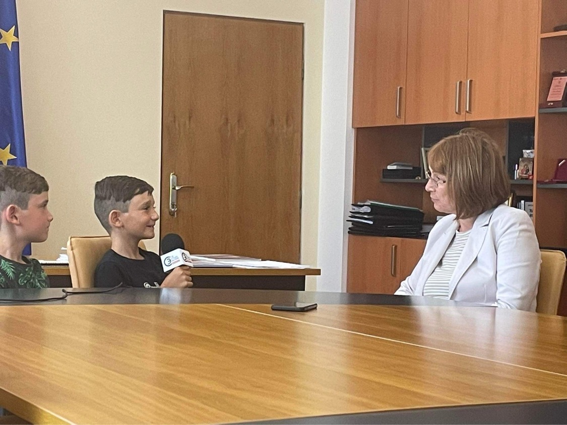 Децата питат кметът на Казанлък Галина Стоянова отговаря